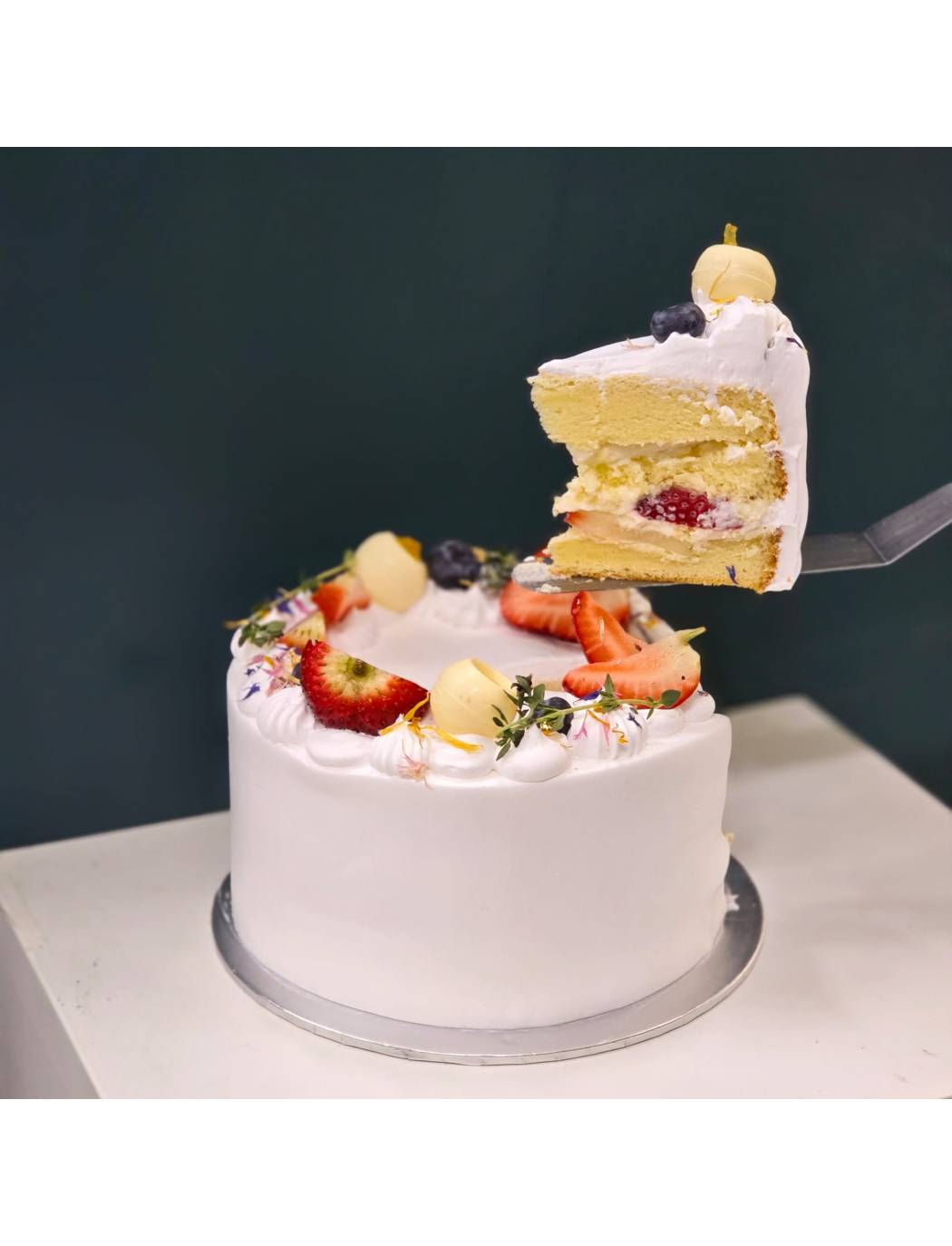 Strawberry Yuzu Cake – Light, Fluffy & Refreshing | LeLe Bakery SG