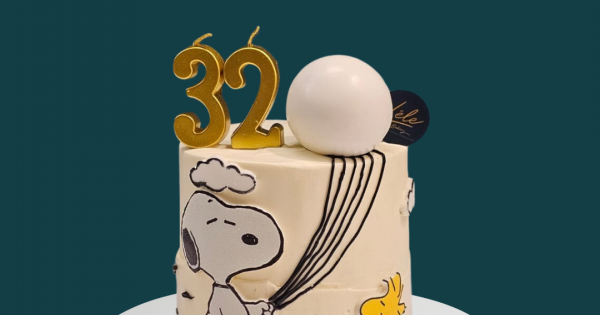 Snoopy Cartoon Cake | Custom Peanuts-Themed Cakes in Singapore